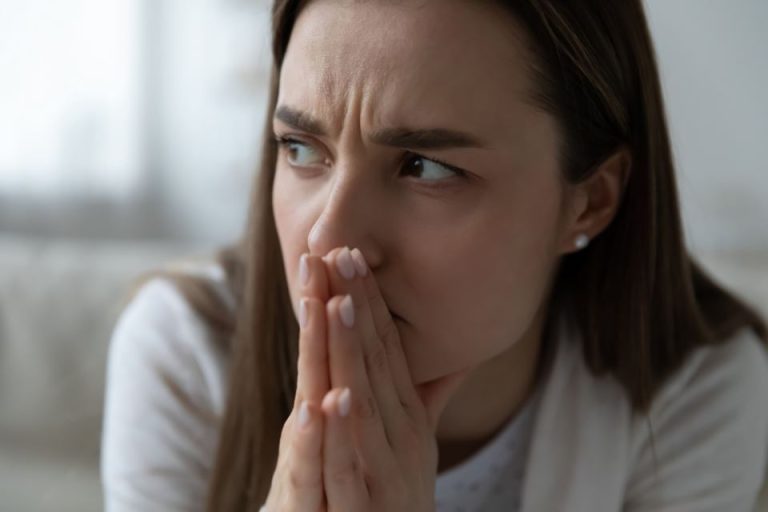 Sređivala sam orman i pronašla maminu staru prašnjavu kutiju za obuću ...